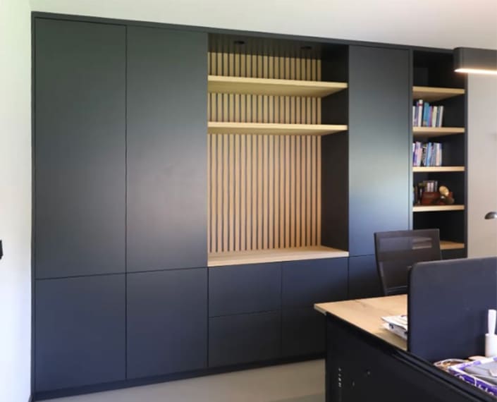 Houten latten wand verwerken in je interieur - Meubel en Maatwerk